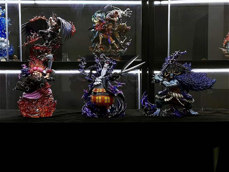 LX Studio MAX One Piece Oka Shichibukai Gekko Moria Resin Statue ...